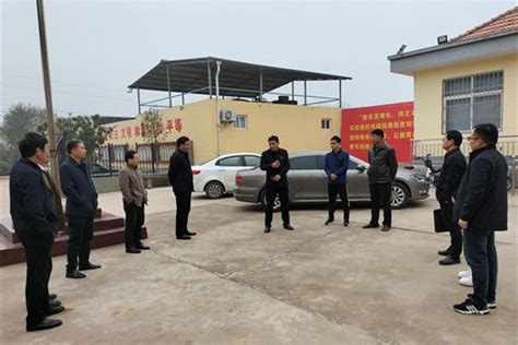 学校党委副书记王向军到帮扶村开展乡村振兴工作调研