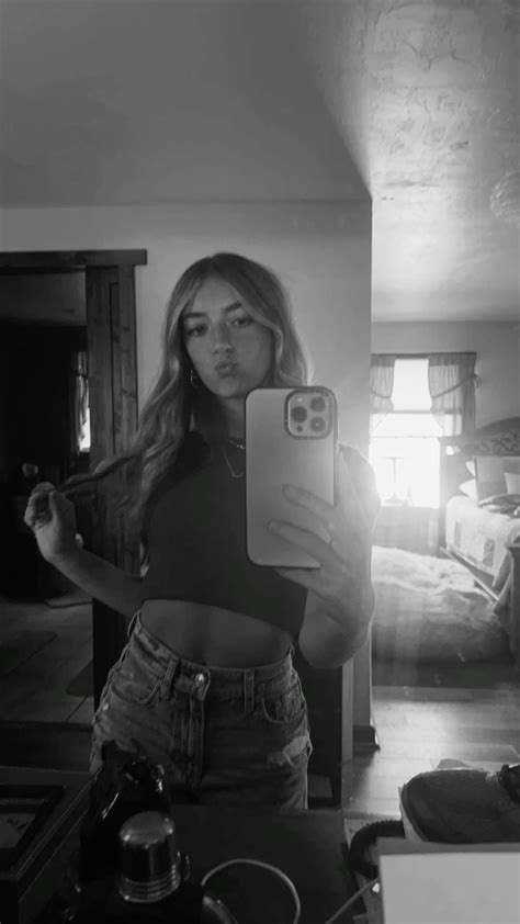 Mirror Selfie In 2025 Selfie Poses Selfie Pic Pose