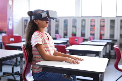 Premium Photo African American Girl Wearing Vr Headset While Sitting On Her Desk In The Class