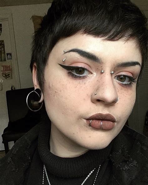 70 Edgy Pixie Cut Hairstyles To Rock In 2025 Edgy Pixie Cuts Edgy