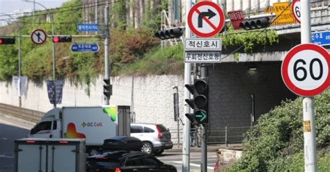 정착 안 된 ‘우회전 일단멈춤이번달도 우회전 차량에 사망 취중생