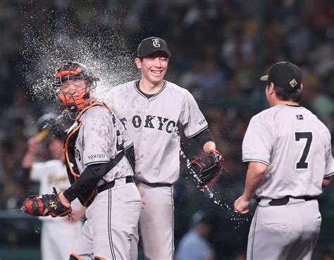 ＜神・巨＞ノーヒットノーランを達成して笑顔の戸郷（撮影・大森 寛明） ― スポニチ Sponichi Annex 野球