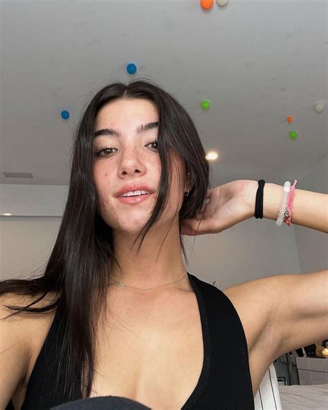 Pin By Nikola On Charli S Posts Charli Damelio Photos Charli D Amelio Charli D Amelio Rare