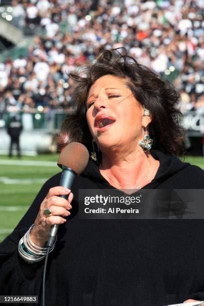 1434 Lainie Kazan Photos And High Res Pictures Getty Images