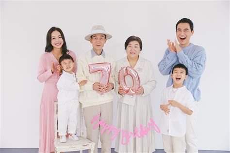 포시즌패밀리 존경하는 부모님의 칠순에는 어떤 선물이 좋을까요 우리 가족만의 뜻깊은 행사와 사진 촬영으로 남겨보세요 후기로 검증된 가족행사 전문 스튜디오 포시즌
