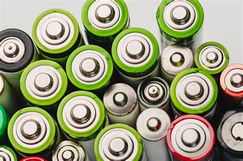 다양한 색상의 일회용 Aa 배터리의 사용 그룹의 클로즈업 0명에 대한 스톡 사진 및 기타 이미지 0명 개념 개념과 주제 Istock