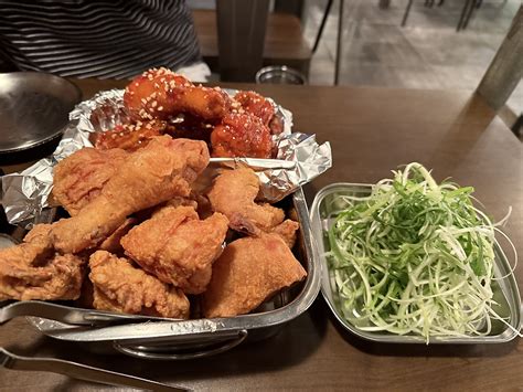 사랑한 네 손 잡고서 첫눈 위를 걸어 발자국을 새겨