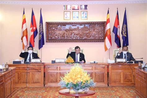 សម្តេចវិបុលសេនាភក្តី សាយ ឈុំ ដឹកនាំកិច្ចប្រជុំគណៈកម្មាធិការអចិន្ត្រៃយ៍ព្រឹទ្ធសភា សារព័ត៌មាន