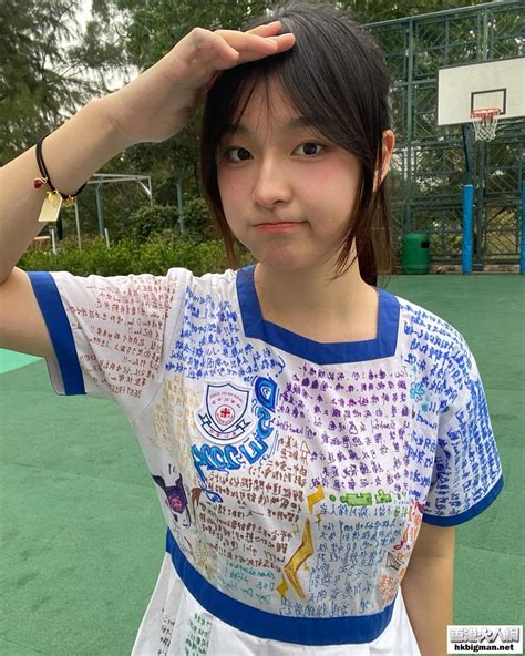 可愛香港學生妹畢業劃花校服 香港u17少女貼圖 香港大人網 Powered By Discuz