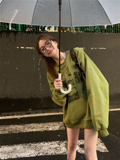 오버핏 프린팅 여리핏 박스 맨투맨 에이블리