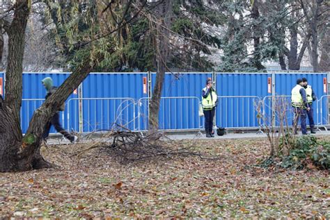 Денонощна полицейска охрана на Паметника на Съветската армия изградени са и КПП та От деня