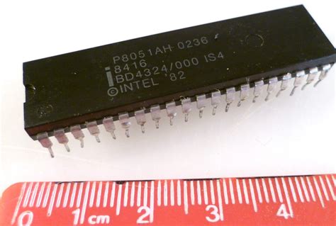 Intel P8051ah 8 Bit Control Orientated Microcontroller Used Om0035f