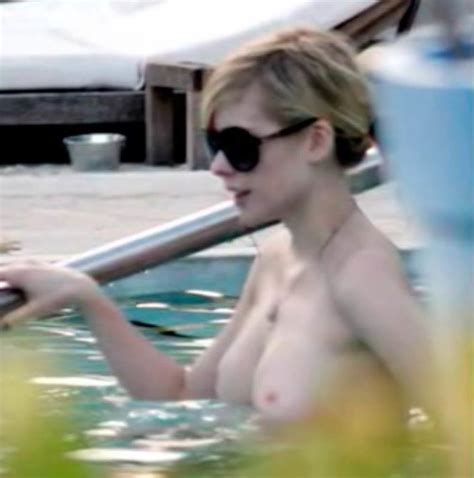 Avril Lavigne Naked Rekt Celebs