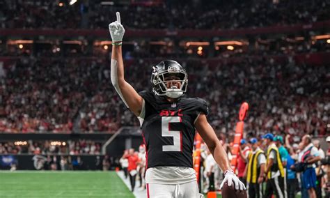 Falcons Qb Kirk Cousins Finds Wide Open Drake London