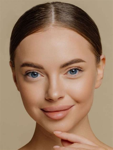 5 Face Exercises To Get A Sharp Jawline Naturally