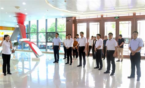 淄川区人民政府 图片新闻 省政府办公厅领导来淄川区调研就业工作
