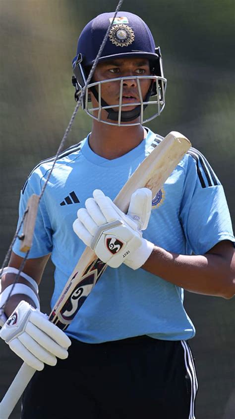 यशस्वी जायसवाल ही नहीं 17 भारतीय खिलाड़ी ने डेब्यू टेस्ट में जड़ा शतक