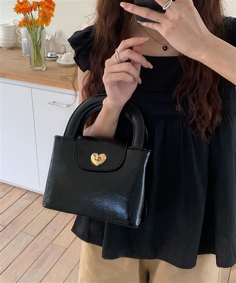 하트 버클 탑핸들 미니 토트백 크로스백 가방 블랙 아이보리