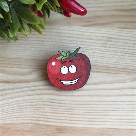Деревяний значок помідор — ціна 20 грн у каталозі Сувеніри Купити товари для дому та побуту