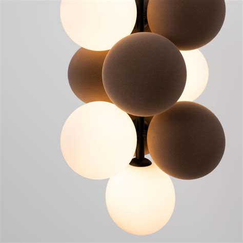 Lámpara Acústica Colgante Vertical Drac 4 Esferas Luminosas Y 6 Esferas Absorbentes