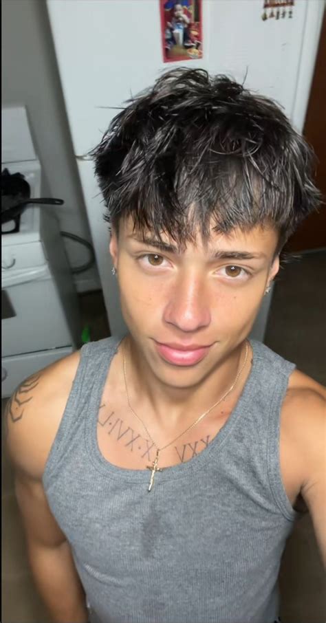 Chicos Latinos Latinos Guapos Hombres Rubios Chicos Aesthetics
