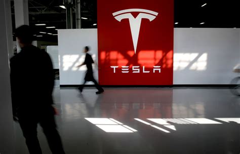 Крупнейший в США пенсионный фонд увеличил вложения в Apple Tesla и Disney