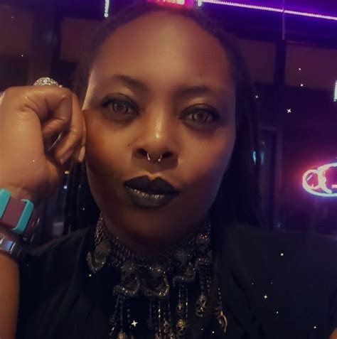 Headliner Tune In Facebook