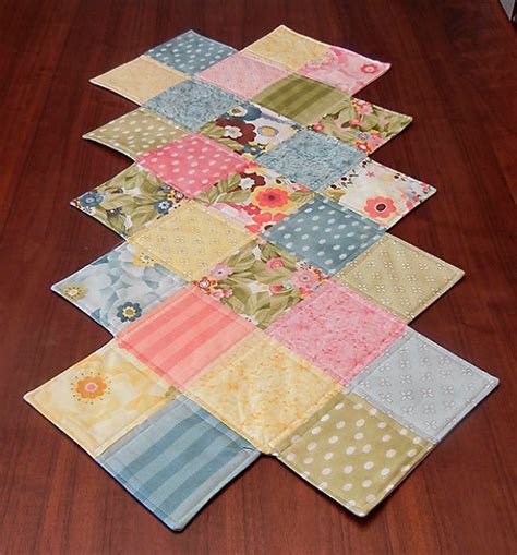 This Zig Zag Runner Is So Easy To Make Quilting Digest