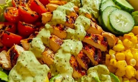 Bowl De Ensalada De Pollo A La Parrilla Y Aguacate Todo Para Ti