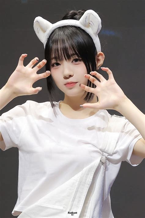 갑자기 단추 풀어버리는 여자 아이돌  유머 움짤 이슈 에펨코리아