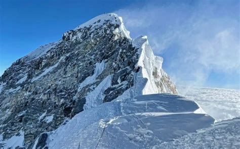 “올해 최악의 해 될 것”…인간에 정상 허용한 에베레스트 70년 무슨 일 매일경제