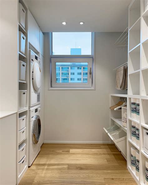 홈멍멍 최혜미 젖은 타월은 건조대에 말려서 빨래함에 넣어요🎵 신혼초에 모르고 젖은채로 막 쑤셔 넣었다가 빨래함에 곰팡이가 피고 타월에선 냄새가ㅋㅋㅋ😆😆😆 ️씨밀렉스