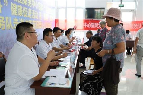 攀峰行动 莱芜中心医院持续开展“四送四进四提升”健康促进行动暨“聚爱”志愿服务进社区义诊活动 山东健康集团莱芜中心医院