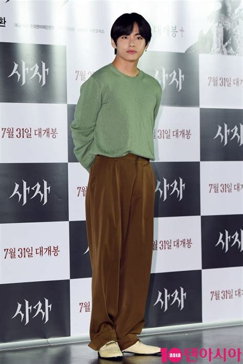 TEN PHOTO 방탄소년단 뷔 반할수 밖에 없어 텐아시아