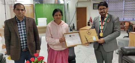 India Book Of Records कानपुर के अमित कुमार ने 6 विषयों में क्वालीफाई किया Net इंडिया बुक ऑफ