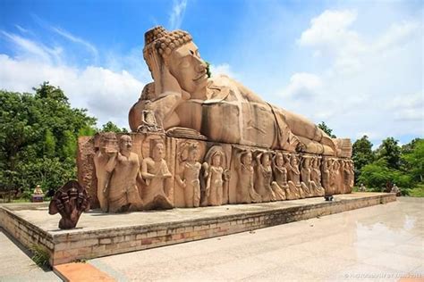 วัดภูม่านฟ้า ตั้งอยู่ในอำเภอชำนิ วัยรุ่นบุรีรัมย์