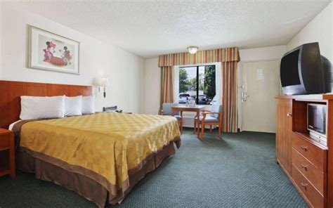 Travelodge Inn And Suites By Wyndham Anaheim On Disneyland Dr 2 In