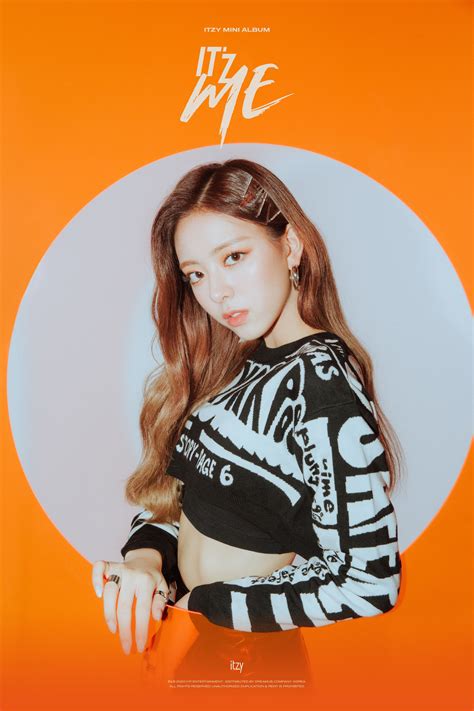 Itzy Itz Me Yuna Teaser Photos Hd Hr K Pop Database