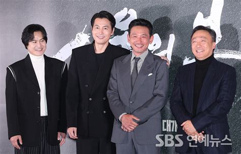 [e포토] 12 12 군사반란을 다룬 영화 서울의 봄의 주역들