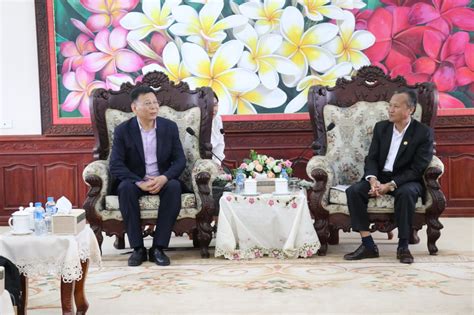 ຄະນະຜູ້ແທນໂຮງຮຽນພັກສູນກາງ ຄອມມູນິດ ສປ ຈີນ ພົບປະຢ້ຽມຢາມ ແລະເຮັດວຽກຮ່ວມກັບ ສະຖາບັນການເມືອງ ແລະ