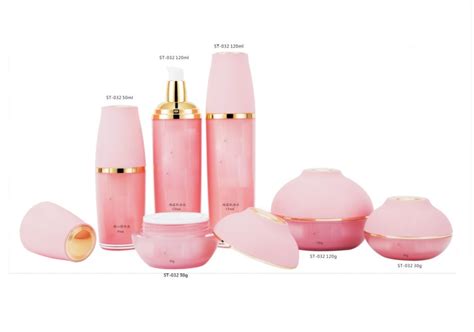 Round Acrylic Lotion Bottles Shiny Pink Lid And Pump Cosmetics