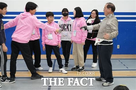 하윤수 교육감 인성 영수캠프 방문학생들 격려 전국 기사 더팩트