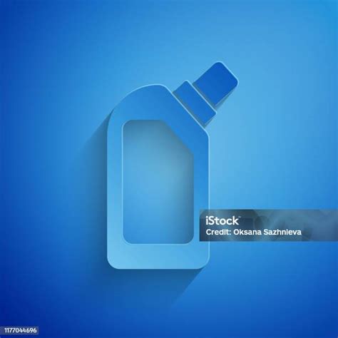 액체 세탁 세제 표백제 식기 세척액 또는 파란색 배경에 격리 된 다른 세정제 아이콘용 플라스틱 병을 잘라냅니다 종이 아트