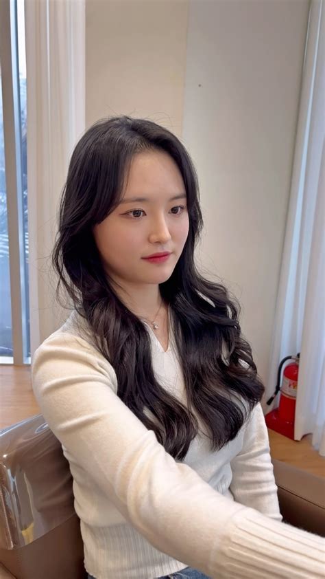 이수역미용실 로위 Stylist시경 레이어드펌 히피펌 긴머리스타일 은 로위헤어시경 ⠀ 🍃 Cut 레이어드컷 Perm 레이어드펌 Color 다크브라운