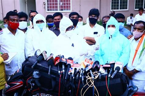 గాడిదలు కాస్తున్నారా గుడ్డి గుర్రాల పళ్ళు తోముతున్నారాకేసీఆర్