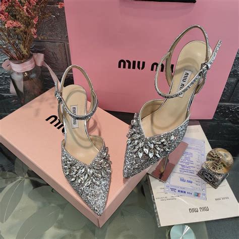 Босоножки Miu Miu купить с доставкой по выгодным ценам в интернет магазине Ozon 1473532406