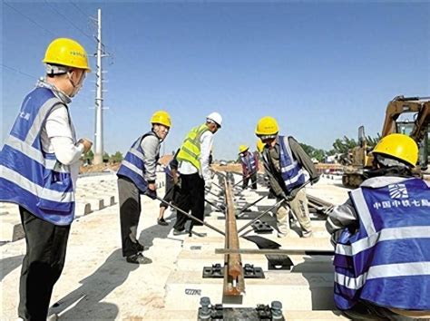 河南国际物流枢纽专用铁路预计6月底具备开通条件 郑州国际陆港将可直通京广线铺轨施工任务