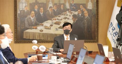 한은 내년 성장률 21보다 낮아질 수도금리 인상 기조는 유지