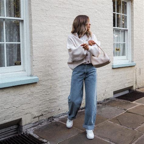 26 Stylish Wide Leg Jeans Outfits For Women Casual And Work Options In 2024 Wide Leg Jeans
