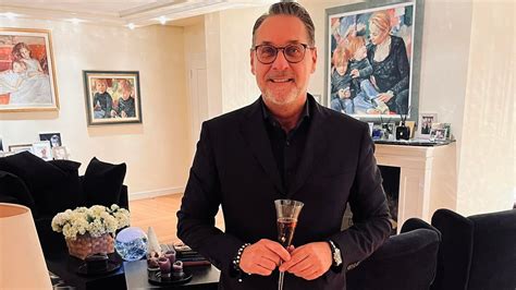 Kurioses Silvester Posting Ex Fp Chef Strache Wünscht Seinen Fans Enorm Viel Sex Heute At